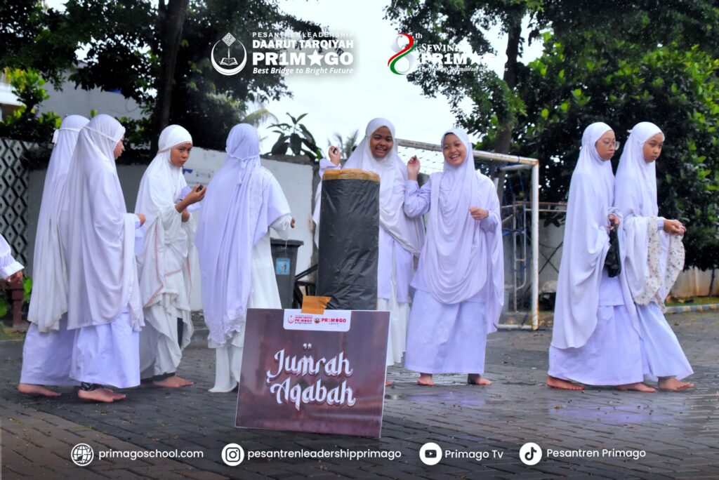Praktek Manasik Haji Inspiratif di Pesantren Primago Putri